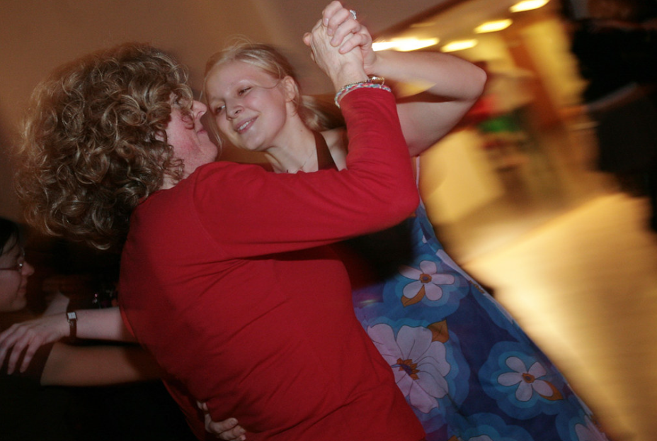 Ceilidh Cornwall – Ceilidh and barn dancing in Cornwall with dancer and caller Kate Smith