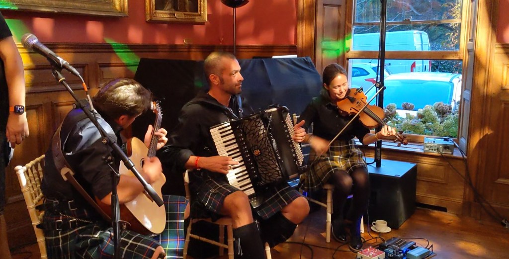 Ceilidh Cornwall – Ceilidh and barn dancing in Cornwall with dancer and caller Kate Smith